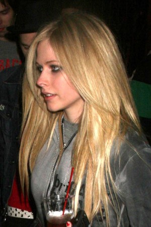 Avril Lavigne Straight Golden Blonde Hairstyle | Steal Her Style