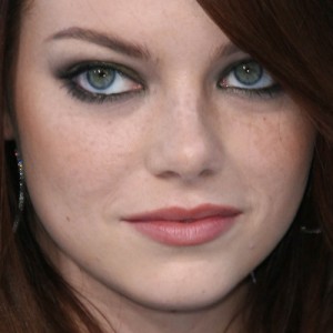 Emma Stone Makeup: Charcoal Eyeshadow & Pink Lipstick | Steal Her Style