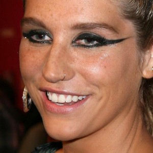 Kesha Makeup: & Black Lipstick, Silver Lipstick | Steal Her Style