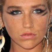 Kesha Makeup: Black Eyeshadow, Gold Eyeshadow & Nude Lipstick | Steal ...