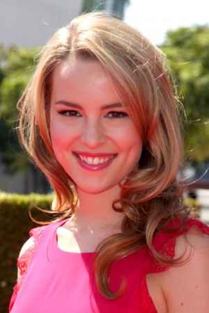 Bridgit Mendler Wavy Golden Blonde Hairstyle | Steal Her Style