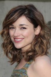 Crystal Reed Wavy Light Brown Sideswept Bangs Hairstyle | Steal Her Style