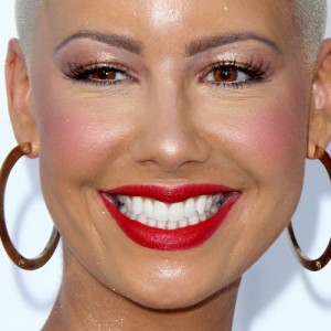 Amber Rose Makeup: Gold Eyeshadow & Green Lipstick | Steal Her Style