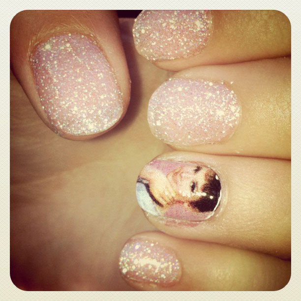 Ariana Grande Light Pink Nails | Steal Her Style