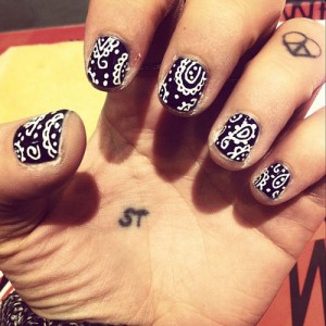 Ciara Nude Cross, Jewels, Nail Art Nails | Steal Her Style