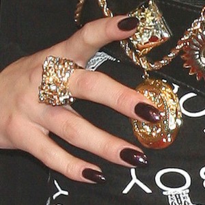 Jessie J Red Flag, Glitter Nails | Steal Her Style