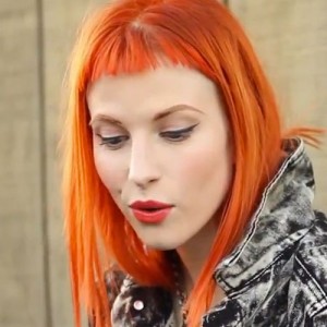 Hayley Williams Makeup: Black Eyeshadow, Peach Eyeshadow & Peach ...