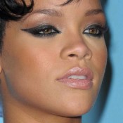 Rihanna Makeup: Black Eyeshadow, Brown Eyeshadow & Brown Lipstick ...