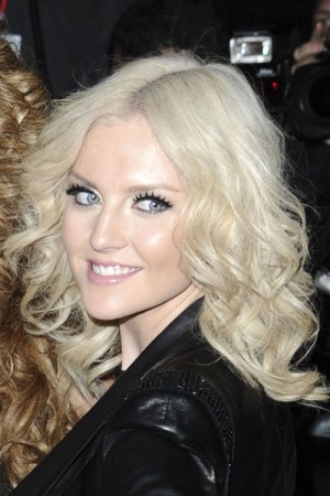 Perrie Edwards Wavy Golden Blonde Hairstyle | Steal Her Style