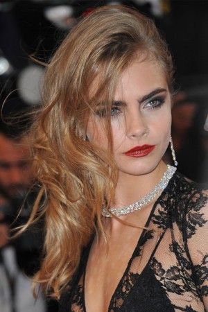 Cara Delevingne Wavy Honey Blonde Faux Sidecut, Messy, Side Part ...
