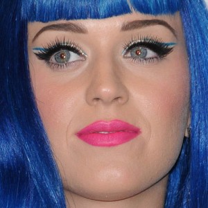 Katy Perry Makeup: Blue Eyeshadow & Mauve Lipstick | Steal Her Style