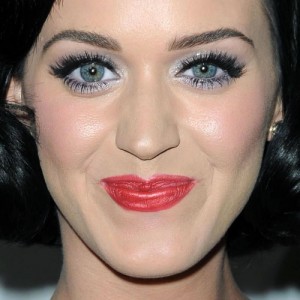 Katy Perry Makeup: Blue Eyeshadow, White Eyeshadow & Hot Pink Lipstick ...