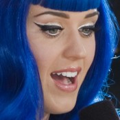 Katy Perry Makeup: Blue Eyeshadow & Mauve Lipstick | Steal Her Style