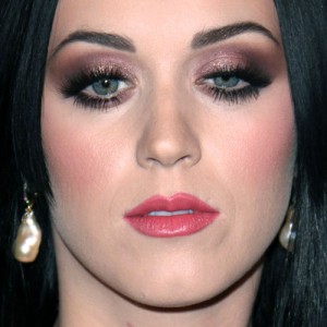 Katy Perry Makeup: Blue Eyeshadow, Charcoal Eyeshadow, Gold Eyeshadow ...