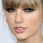 Taylor Swift Makeup: Black Eyeshadow, Brown Eyeshadow, Gold Eyeshadow ...