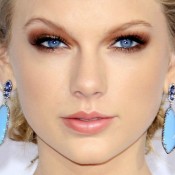 Taylor Swift Makeup: Black Eyeshadow, Brown Eyeshadow, Gold Eyeshadow ...