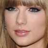 Taylor Swift Makeup: Bronze Eyeshadow & Pink Lipstick | Steal Her Style