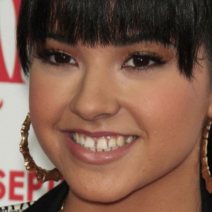Becky G Makeup: Bronze Eyeshadow & Mauve Lipstick | Steal Her Style