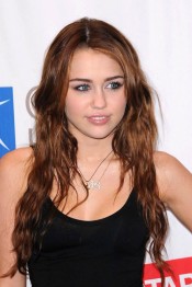Miley Cyrus Wavy Auburn Hairstyle | Steal Her Style