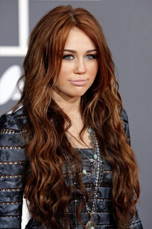 Miley Cyrus Wavy Auburn Hairstyle | Steal Her Style
