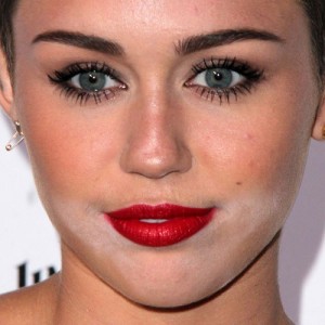 Miley Cyrus Makeup: Bronze Eyeshadow & Bubblegum Pink Lipstick | Steal ...