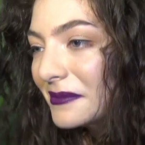 Lorde Makeup: Black Eyeshadow & Pale Pink Lipstick | Steal Her Style
