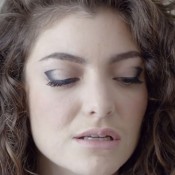 Lorde Makeup: Taupe Eyeshadow & Pale Pink Lipstick | Steal Her Style