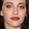 Kat Dennings Makeup: Black Eyeshadow, Gold Eyeshadow & Red Lipstick ...