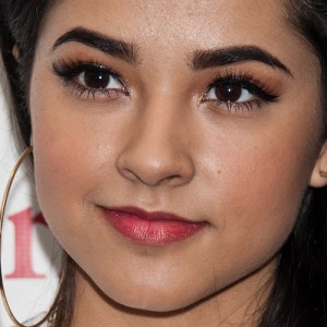 Becky G Makeup: Taupe Eyeshadow & Mauve Lipstick | Steal Her Style