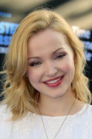 Dove Cameron Wavy Golden Blonde Hairstyle | Steal Her Style