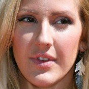Ellie Goulding Makeup: Beige Eyeshadow, Black Eyeliner & Clear Lip ...