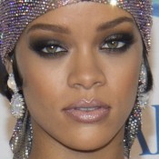 Rihanna Makeup: Beige Eyeshadow, Brown Eyeshadow & Red Lipstick | Steal ...