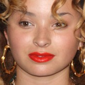 Ella Eyre Makeup: Brown Eyeshadow, Nude Eyeshadow & Wine Lipstick ...