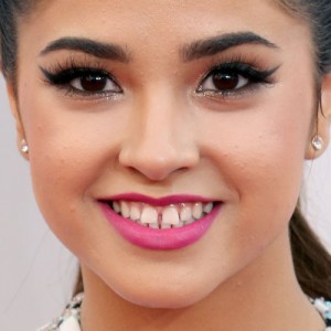 Becky G Makeup: Black Eyeshadow, Bronze Eyeshadow & Mauve Lipstick ...