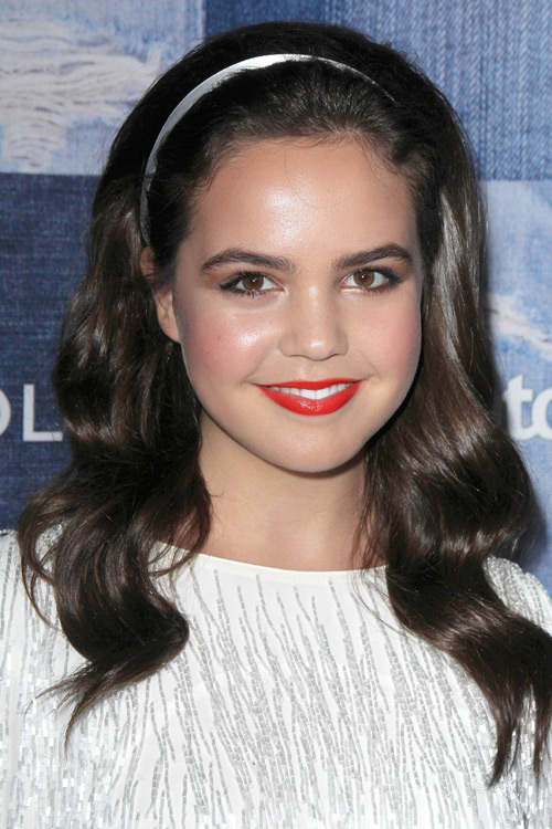 Bailee Madison Wavy Dark Brown Headband Hairstyle | Steal Her Style