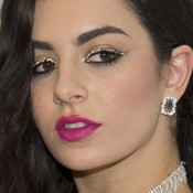Charli XCX Makeup: Black Eyeshadow, Bronze Eyeshadow & Red Lipstick ...