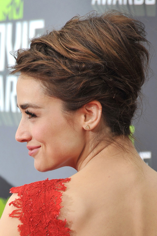 Crystal Reed Wavy Dark Brown Beehive, Messy, Mini Braids, Updo ...