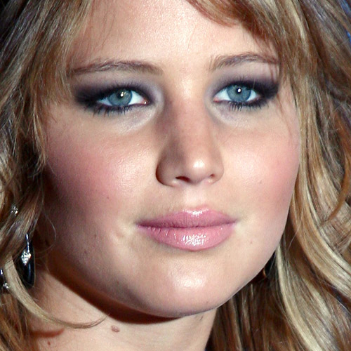 Jennifer Lawrence Makeup: Brown Eyeshadow & Peach Lipstick | Steal Her ...