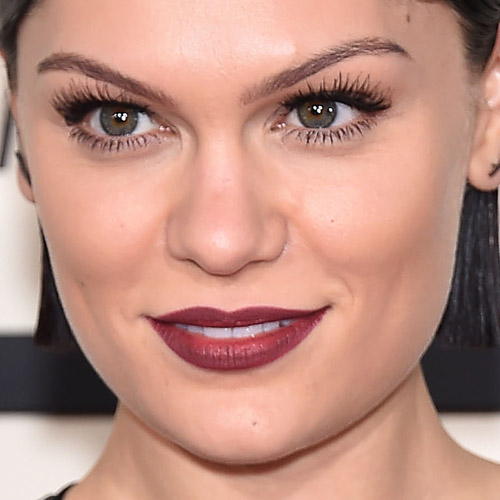Jessie J Makeup: Brown Eyeshadow, Taupe Eyeshadow & Pink Lip Gloss ...