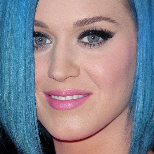 Katy Perry Makeup: Nude Eyeshadow & Burgundy Lipstick | Steal Her Style