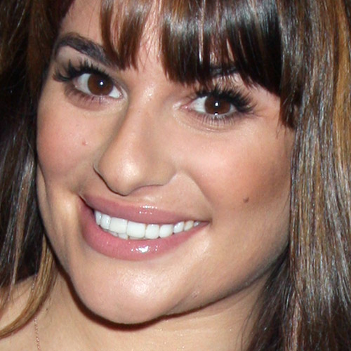 Lea Michele Makeup: Beige Eyeshadow, Black Eyeshadow & Red Lipstick ...
