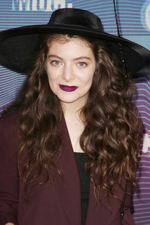 Lorde Wavy Medium Brown Loose Waves Hairstyle | Steal Her Style