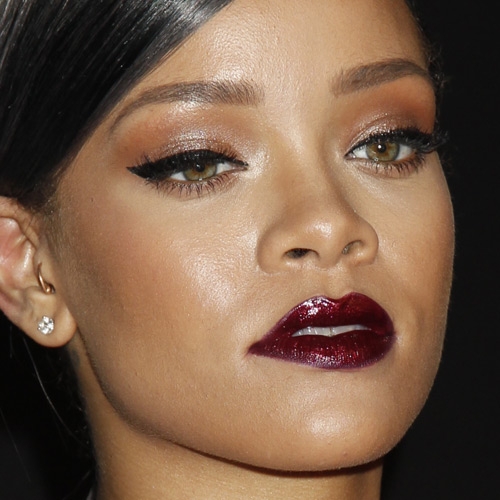 Rihanna Makeup: Beige Eyeshadow, Brown Eyeshadow & Red Lipstick | Steal ...