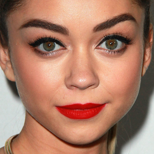Sarah Hyland Makeup: Bronze Eyeshadow & Mauve Lipstick | Steal Her Style