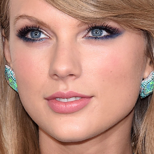 Taylor Swift Makeup: Purple Eyeshadow, Silver Eyeshadow & Bubblegum ...