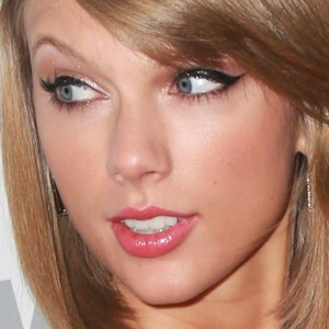 Taylor Swift Makeup: Bronze Eyeshadow & Bubblegum Pink Lipstick | Steal ...