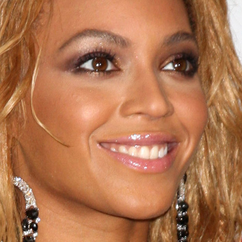 Beyoncé Makeup: Silver Eyeshadow & Pink Lipstick | Steal Her Style