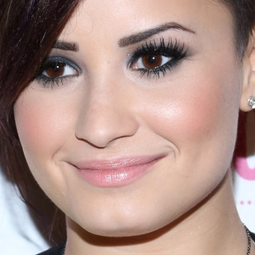 Demi Lovato Makeup: Black Eyeshadow & Red Lipstick | Steal Her Style