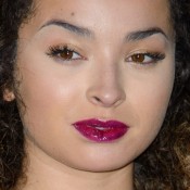Ella Eyre Makeup: Black Eyeshadow, Nude Eyeshadow & Peach Lipstick ...