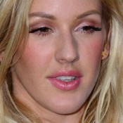 Ellie Goulding Makeup: Brown Eyeshadow & Pink Lip Gloss | Steal Her Style